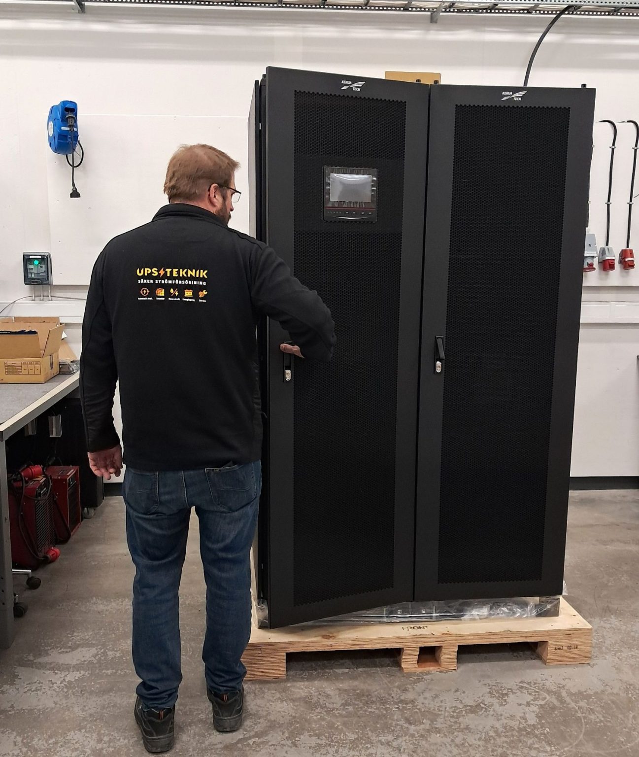 Kontroll av UPS:er - UPS-teknik i Väst AB